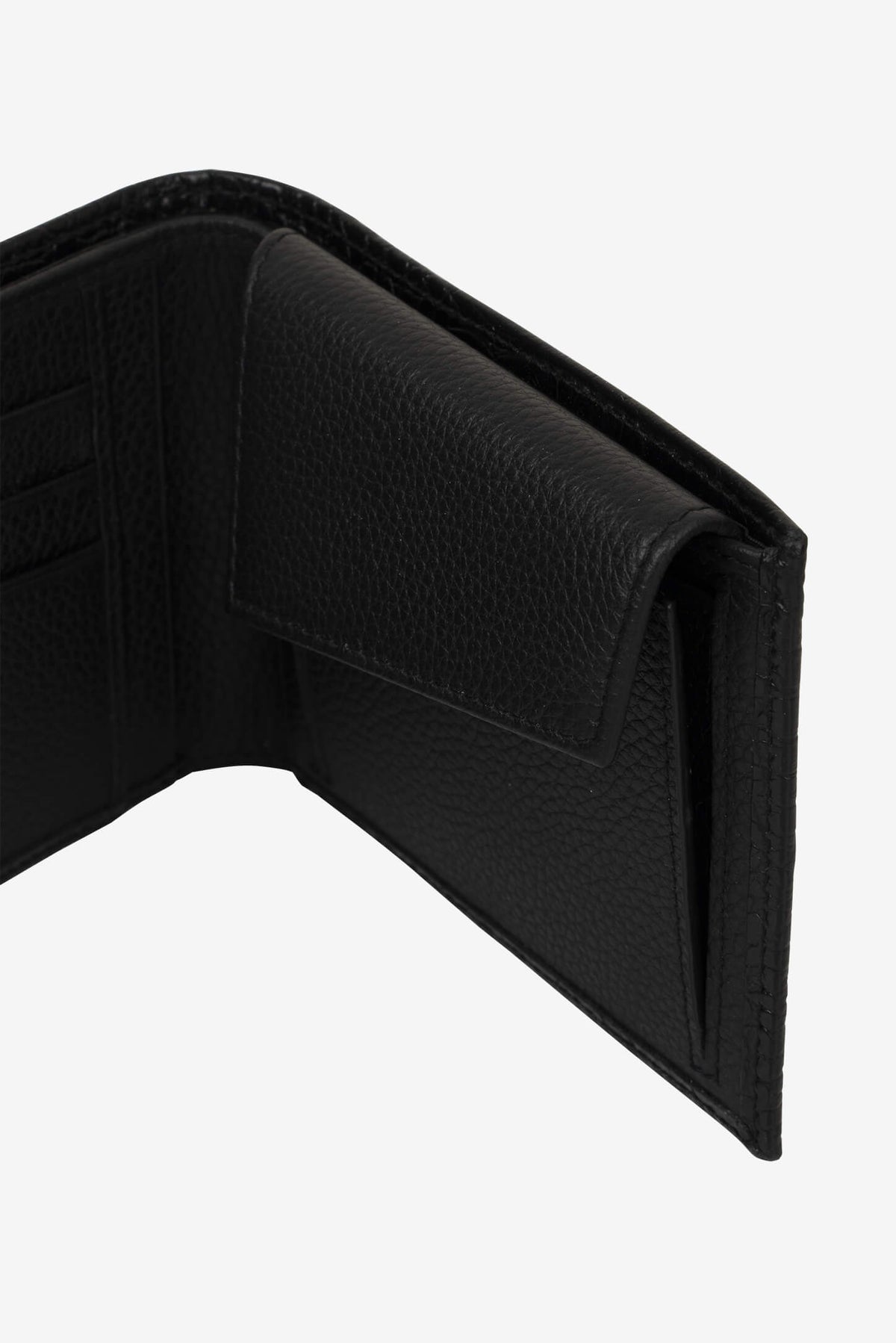 Daniel Wallet | Neri Karra